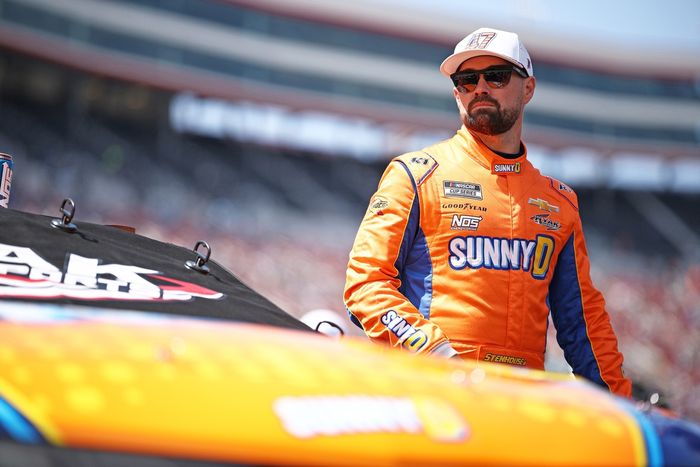 Kyle Larson unstoppable in dominant NASCAR Cup win at Bristol