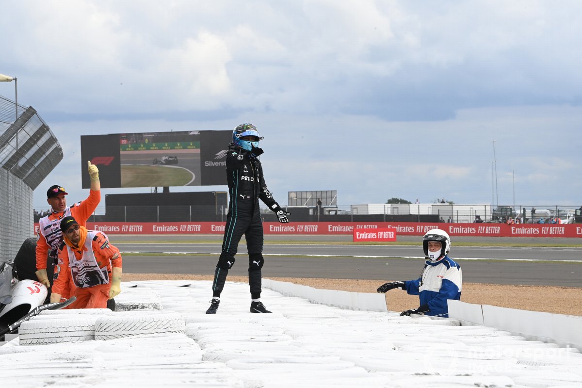 Photos - L'impressionnant crash de Zhou Guanyu à Silverstone
