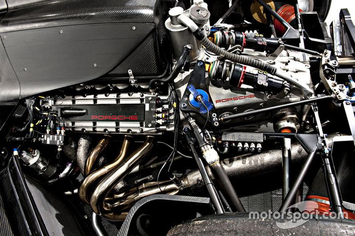 GALERÍA: el Porsche LMP2000 sale a la luz 20 años después