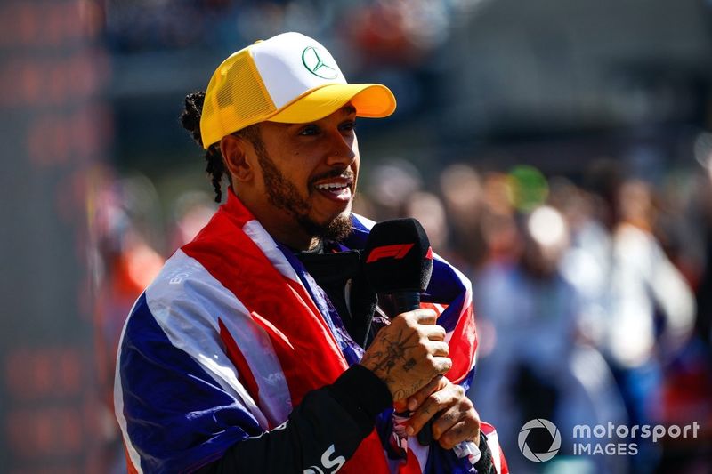 Course - Hamilton dompte les éléments et gagne trois ans après