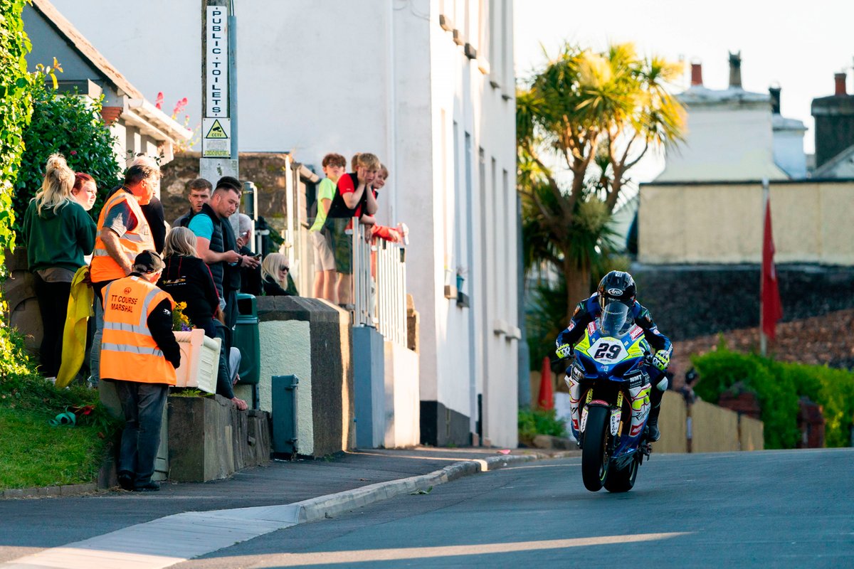 Muere un piloto en la Isla de Man 2022