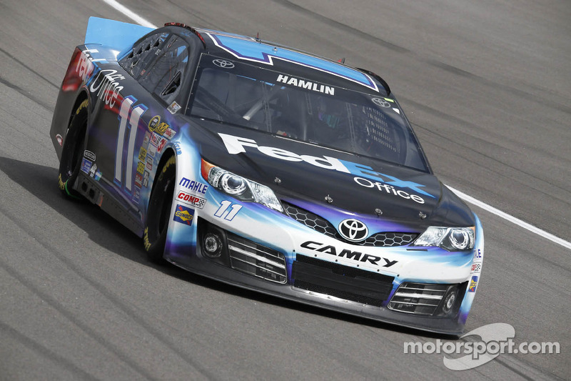 Hamlin wins Martinsville pole with track-record lap