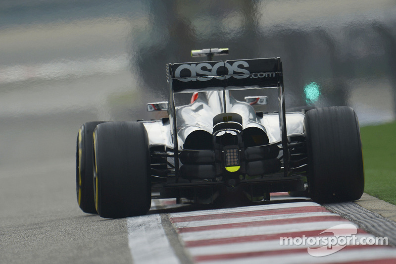 Button and Magnussen fought front tyre graining at Shanghai