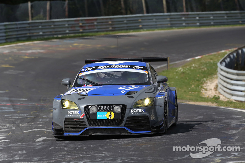Rotek Racing on a recovery drive as darkness descends over Nürburgring
