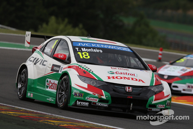 Honda Civics battle for Championship points in Spa WTCC Races