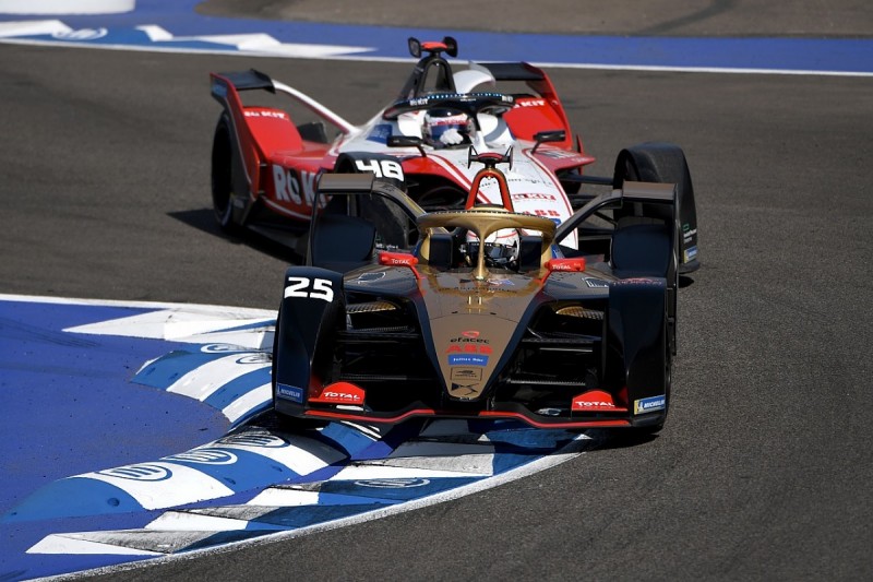 Leading FE drivers call for partial ban on in-car radio