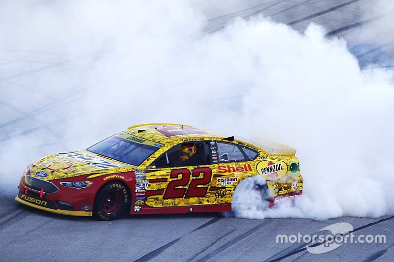 NASCAR: Joey Logano sichert Verbleib im Chase mit Talladega-Sieg
