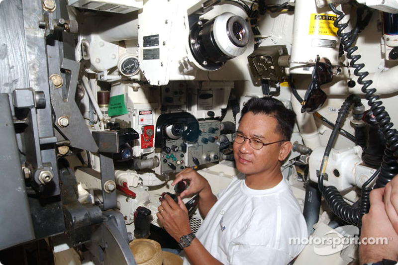 In the gunner's seat of the M1A1 tank at Laguna Seca