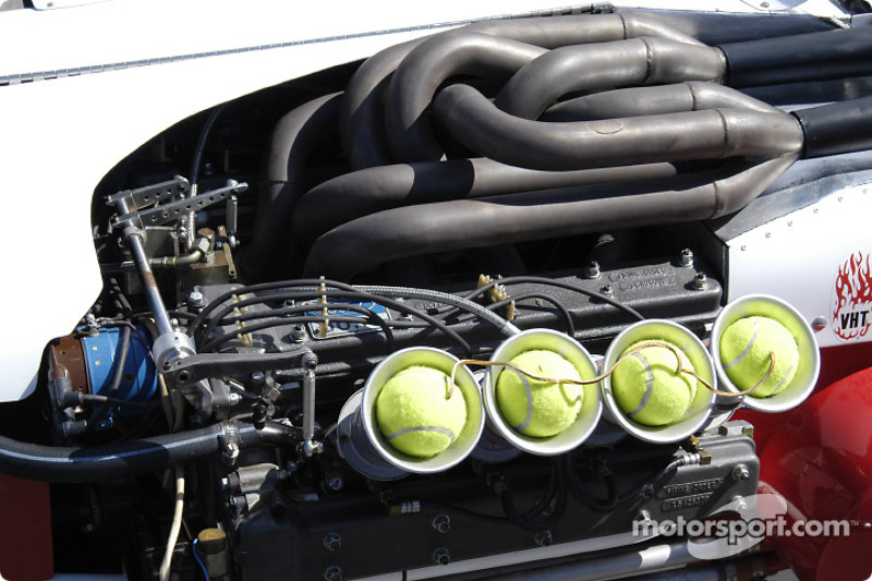"Bundle of snakes" exaust on the Ford V8 at Indy 500