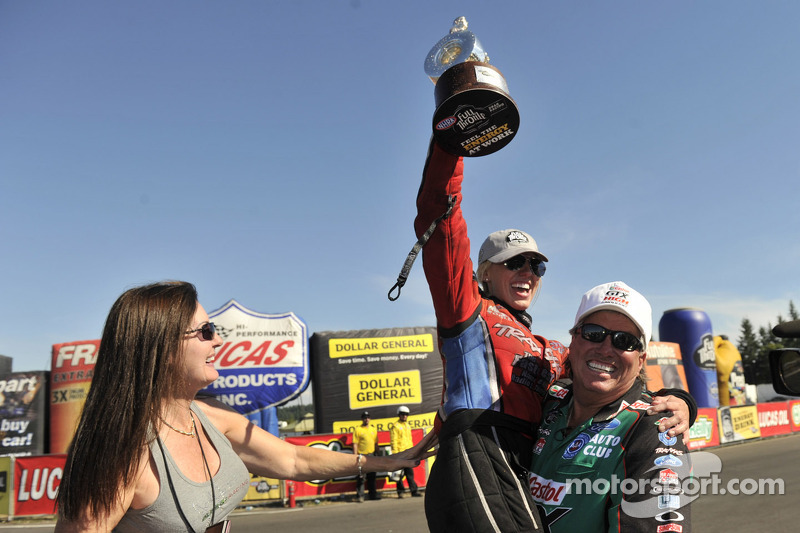 Laurie Force's Instagram, Twitter & Facebook on IDCrawl