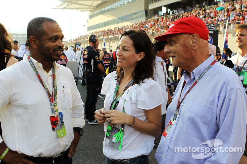 Niki Lauda, with his wife Birgit Lauda on the grid at Abu Dhabi GP