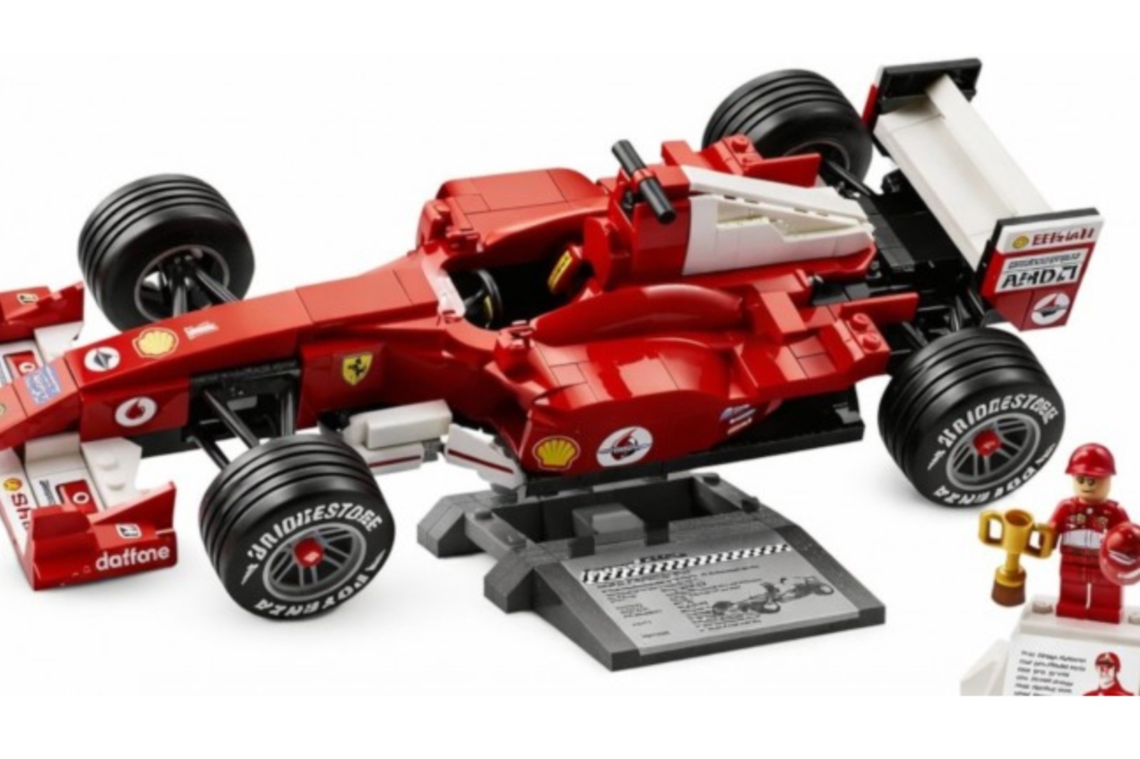 Michael Schumacher'in yeni Ferrari LEGO Icons seti tanıtıldı